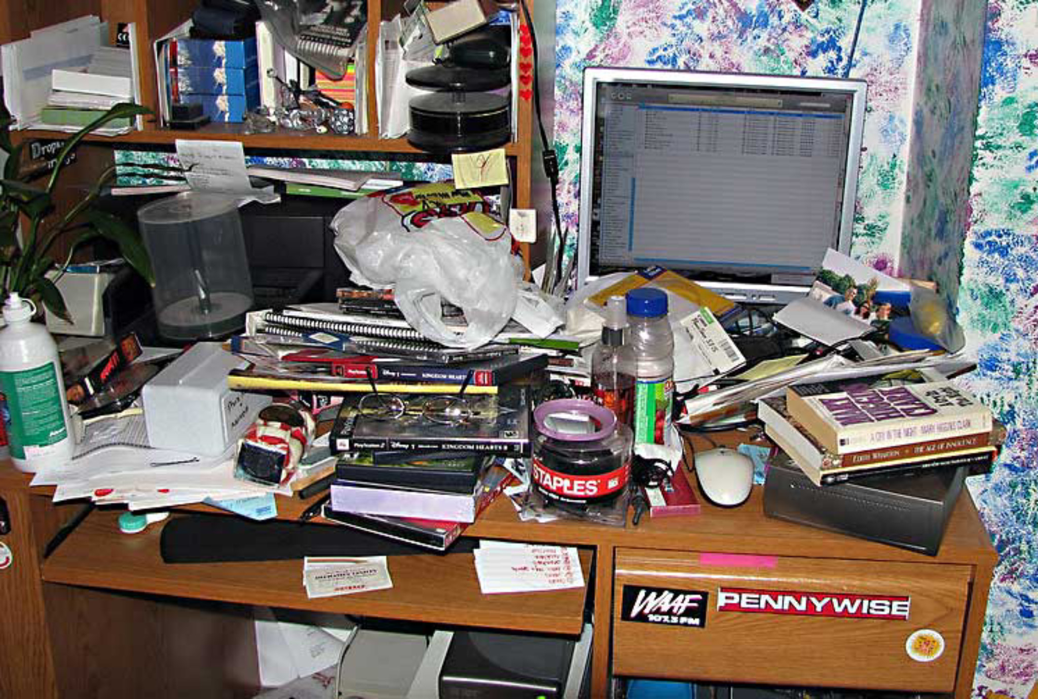 If you have a WFH desk/monitor setup that you love please share below ...