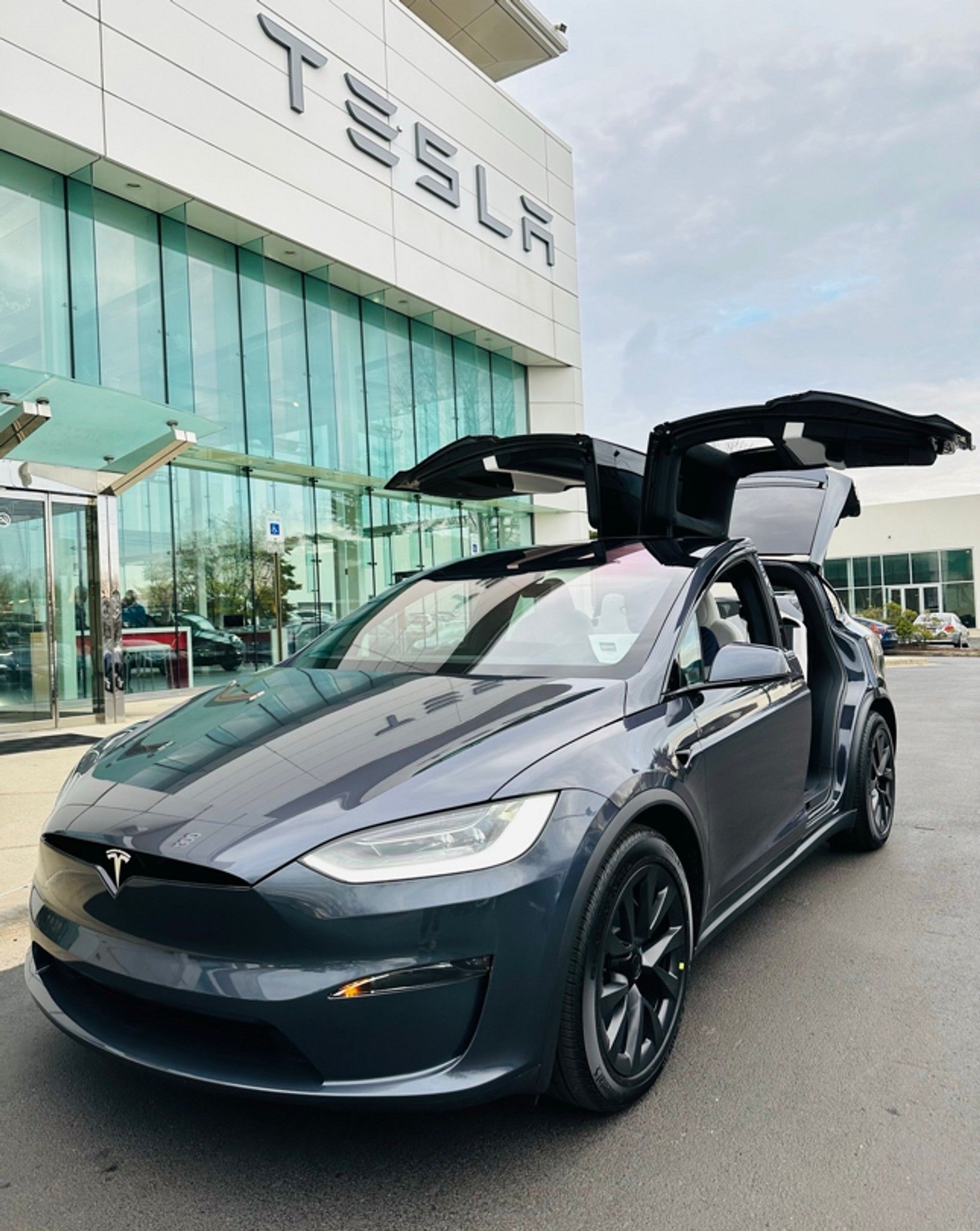 Who here has a Tesla car and why do you like/don’t... | Fishbowl