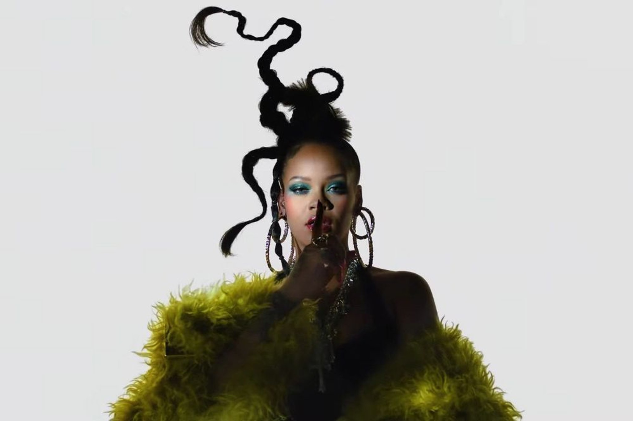 Am I the only one who thought Rihanna's hair for the super bowl thing ...