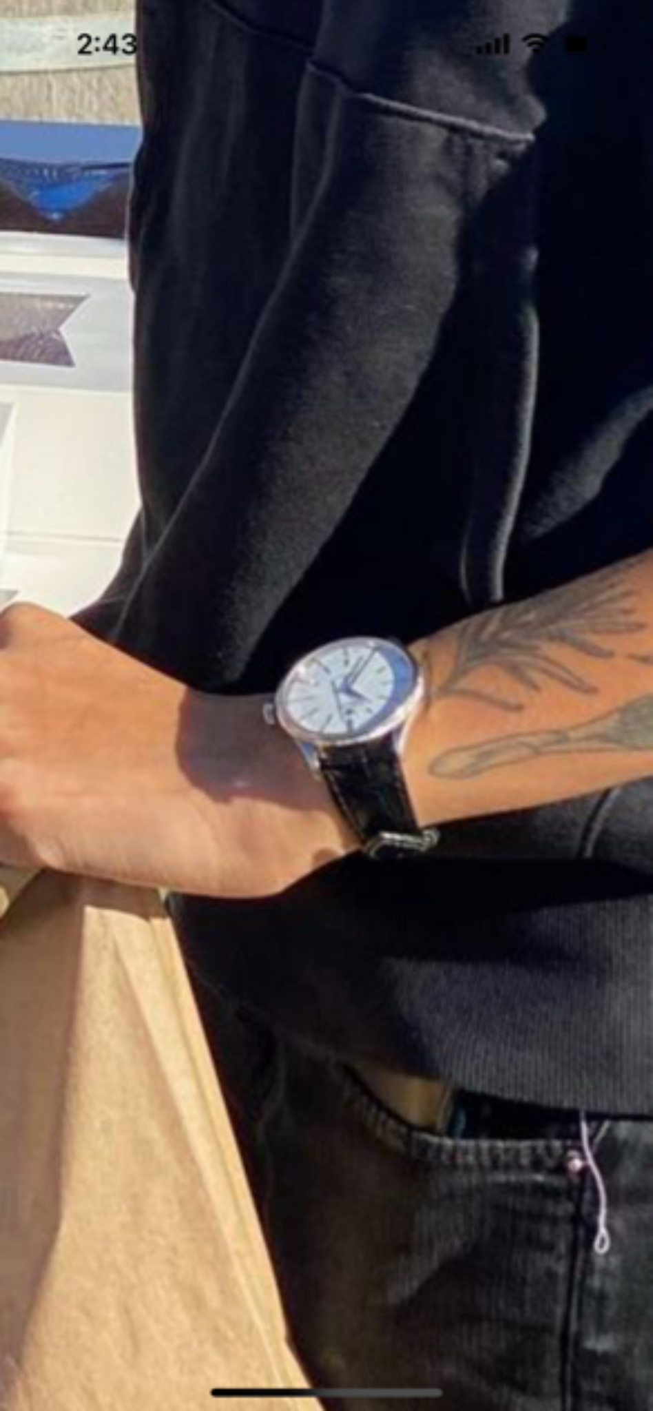 My forensic watch friends, any idea what we are lo... | Fishbowl