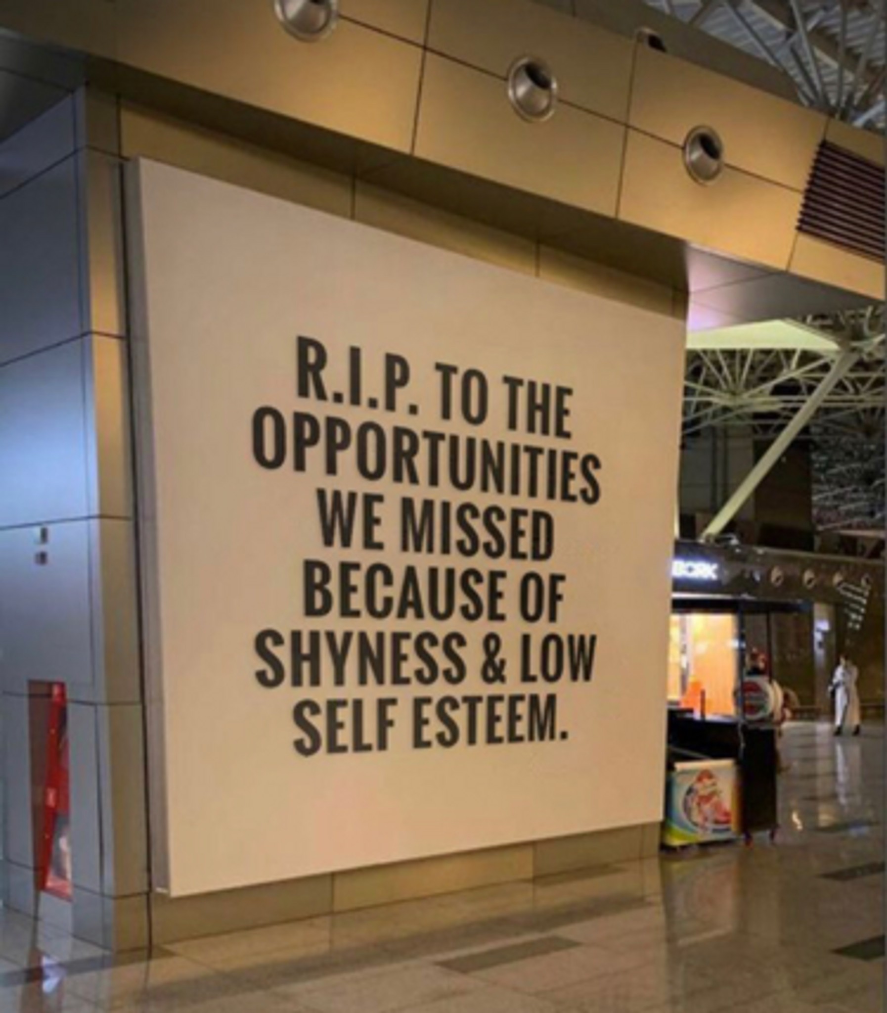 😬 Amazon mandated 5 day RTO...but doesn't have enough desks, meeting ...