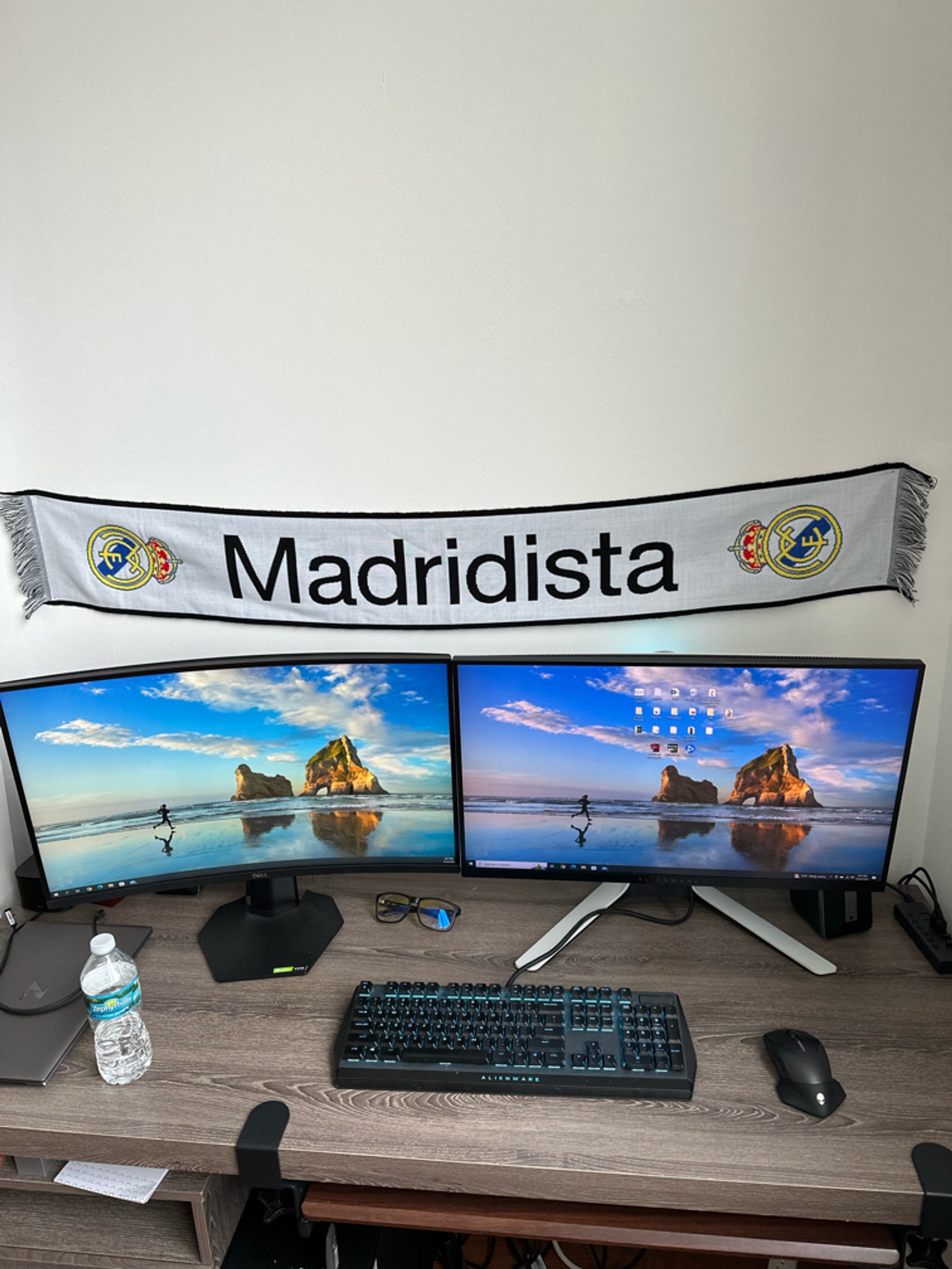 Can I see your two monitor & laptop set ups? Tryi... | Fishbowl