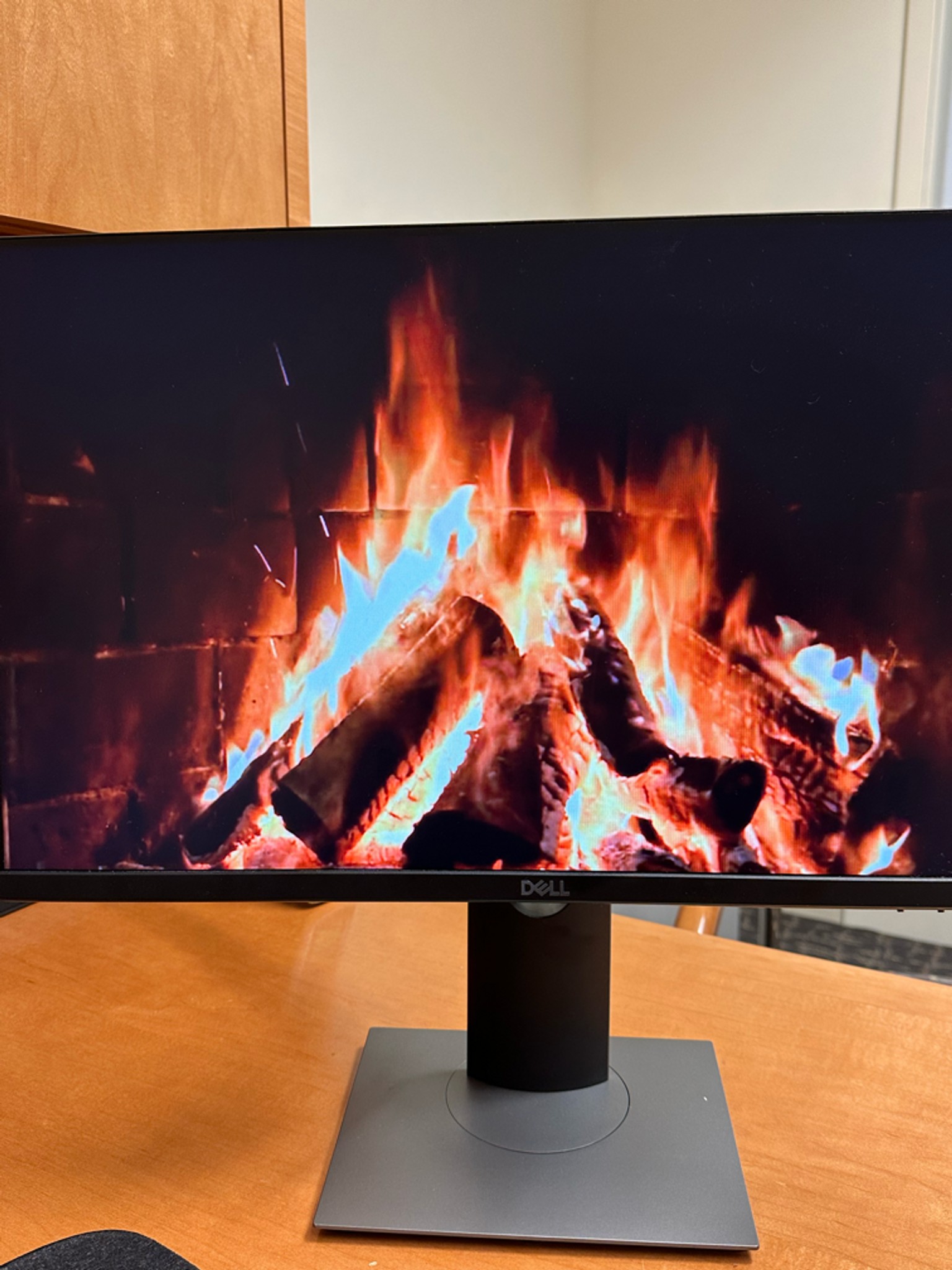 How I use my third monitor screen. Makes things cozy. | Glassdoor Forum