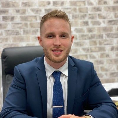 Is an associate underwriter and assistant underwriter the same thing ...